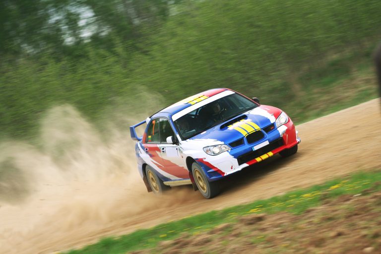 le rallye, un sport mécanique prenant